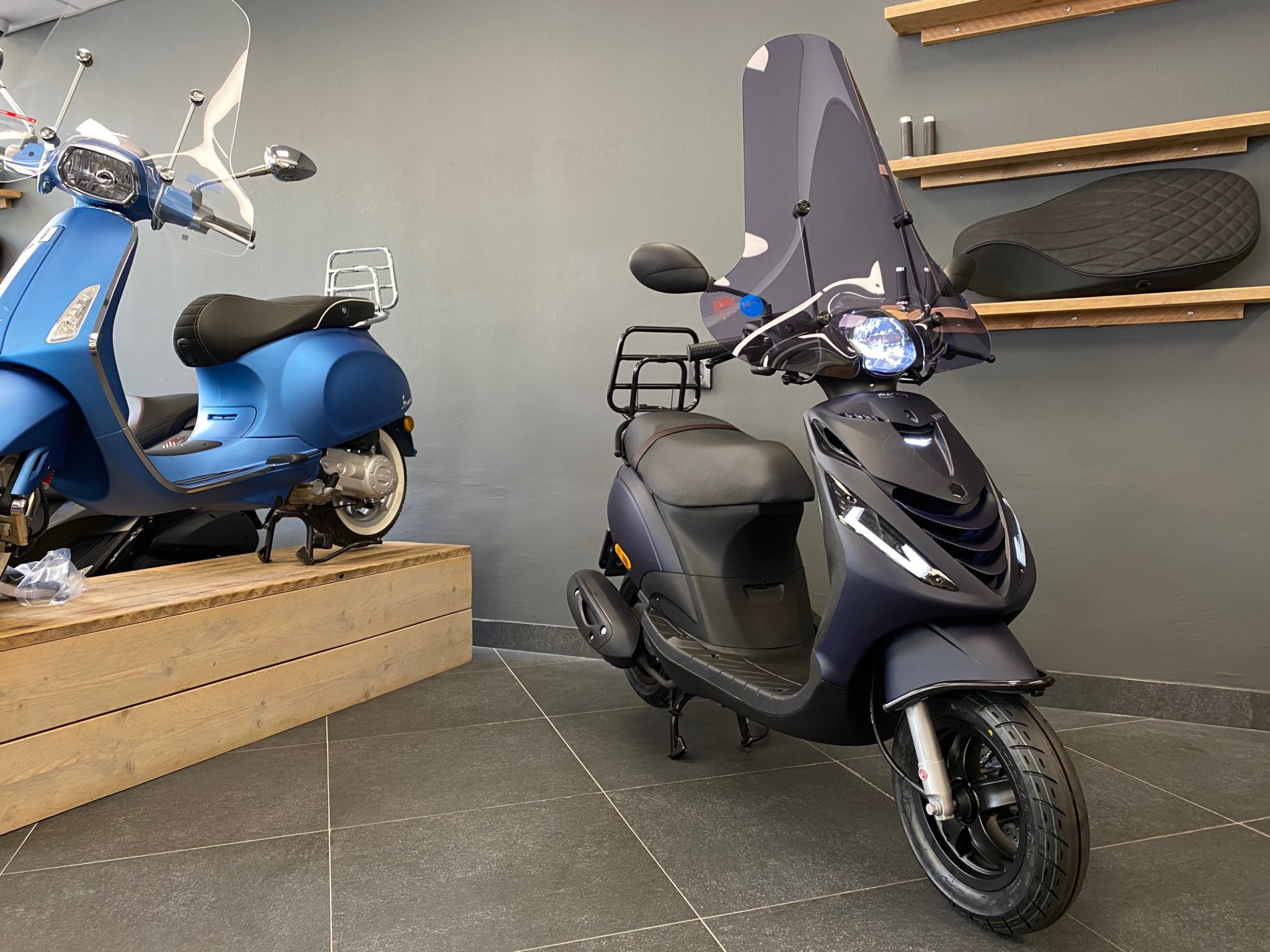 Piaggio Zip SP IGET 4T 3V Euro 5 Specialpaint Matblauw - Perry Scooters ...