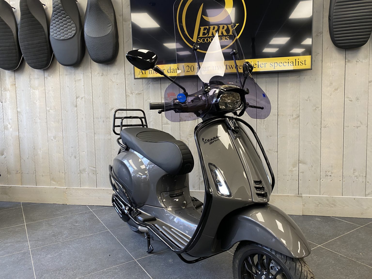 Vespa Sprint Specialpaint Agaat Grijs - Perry Scooters Haarlem