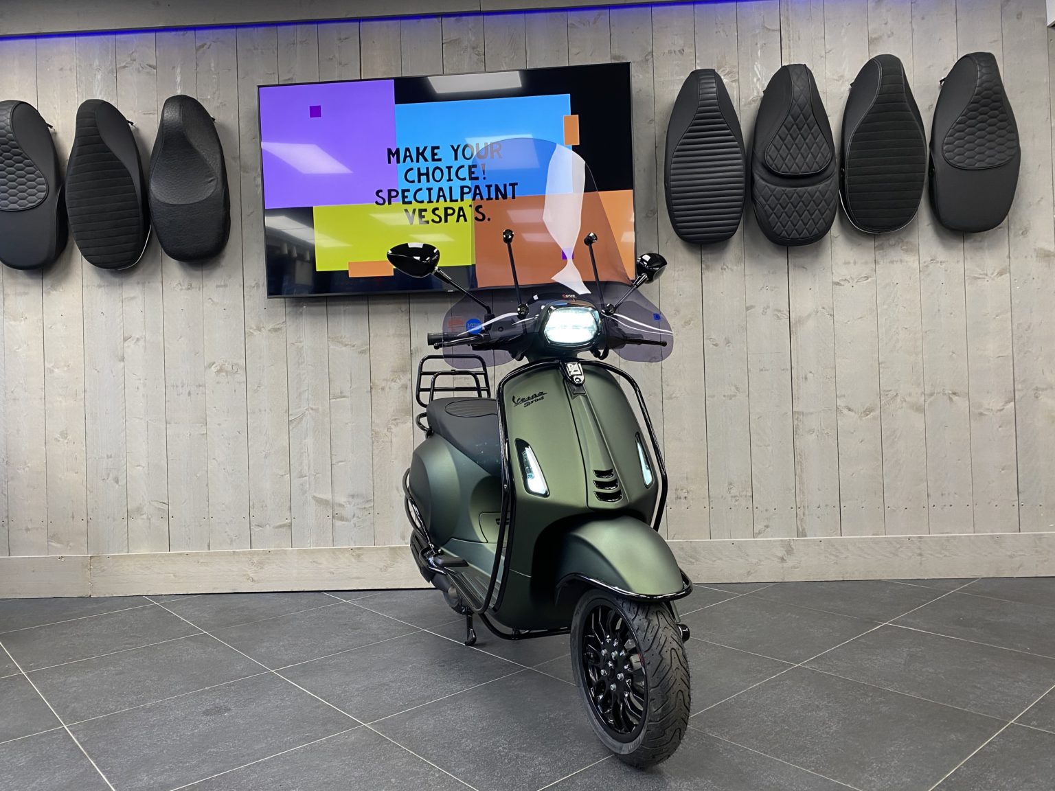 Vespa Sprint Specialpaint Candy Green - Perry Scooters Haarlem