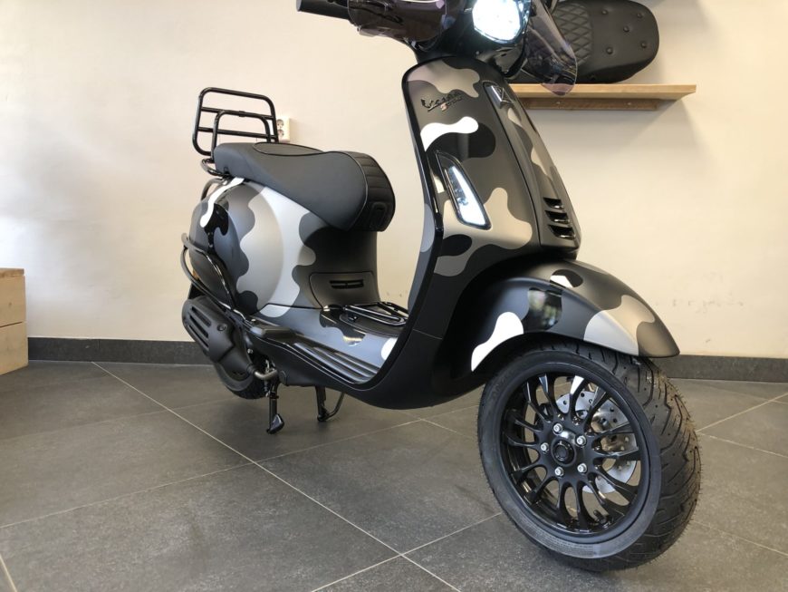 Vespa Sprint Camourflage Wrapping - Perry Scooters Haarlem