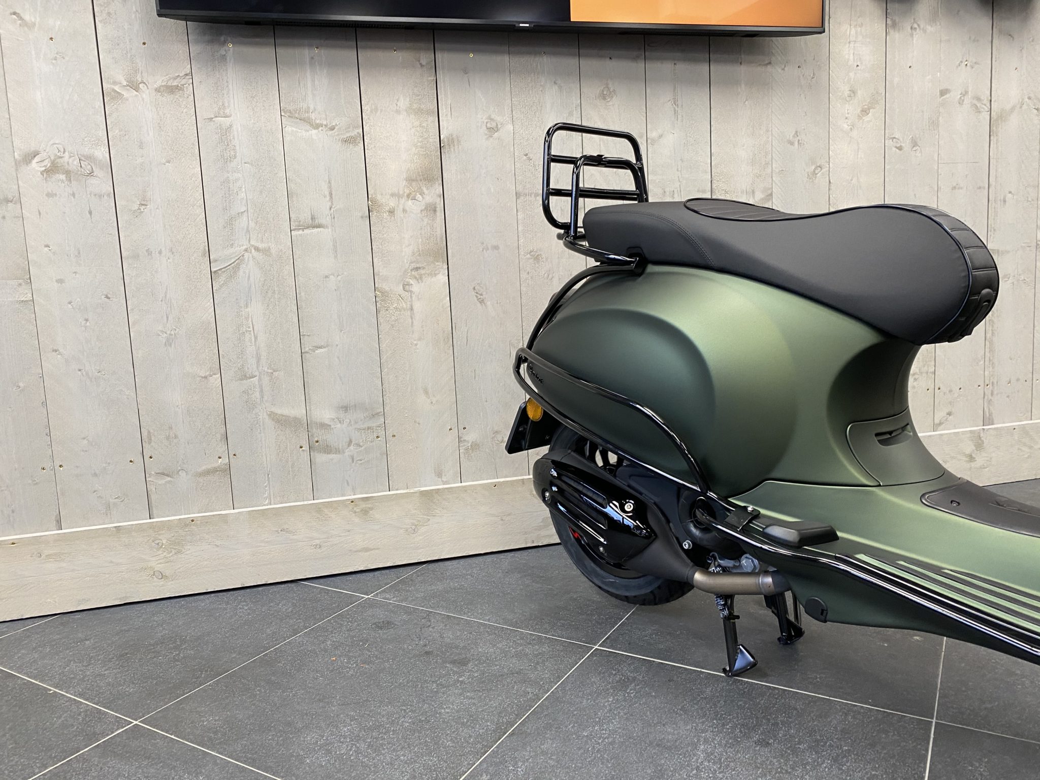 Vespa Sprint Specialpaint Candy Green - Perry Scooters Haarlem