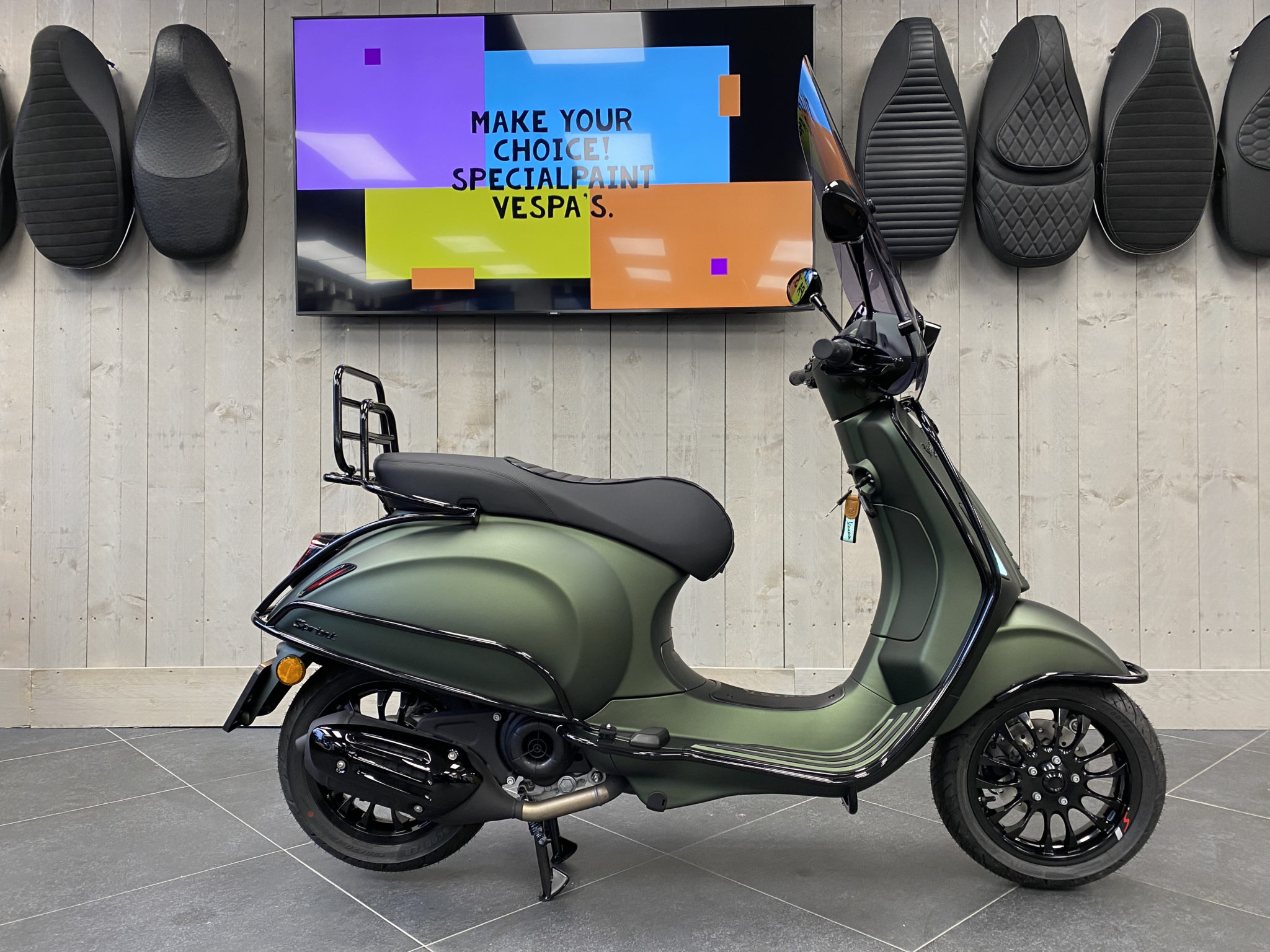 Vespa Sprint Specialpaint Candy Green - Perry Scooters Haarlem