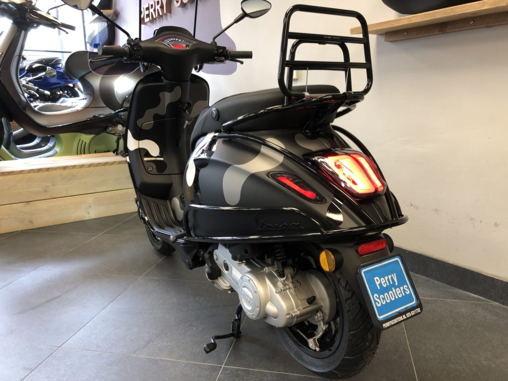 Vespa Sprint Camourflage Wrapping - Perry Scooters Haarlem