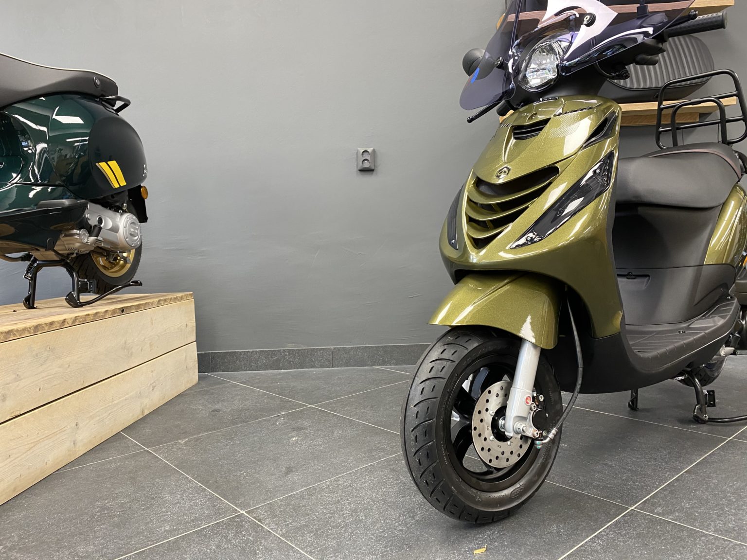 Piaggio Zip SP IGET 4T 3V Euro 5 Specialpaint Olive Green - Perry ...