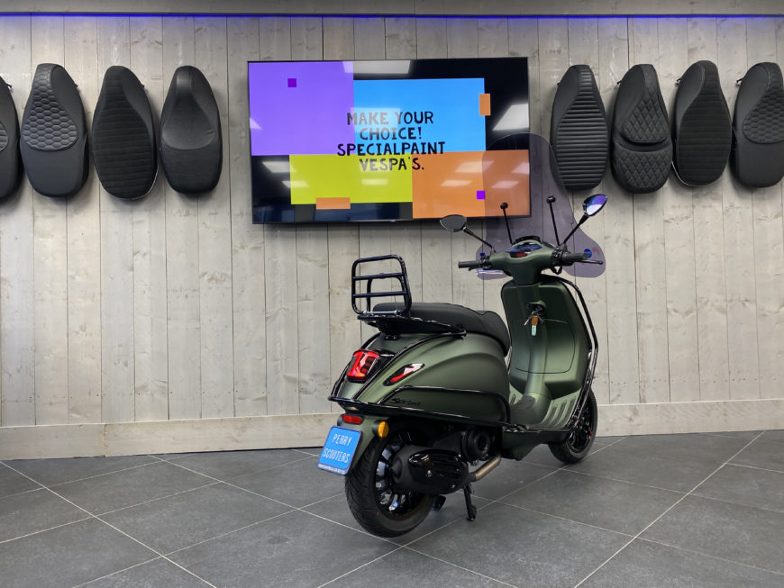 Vespa Sprint Specialpaint Candy Green - Perry Scooters Haarlem
