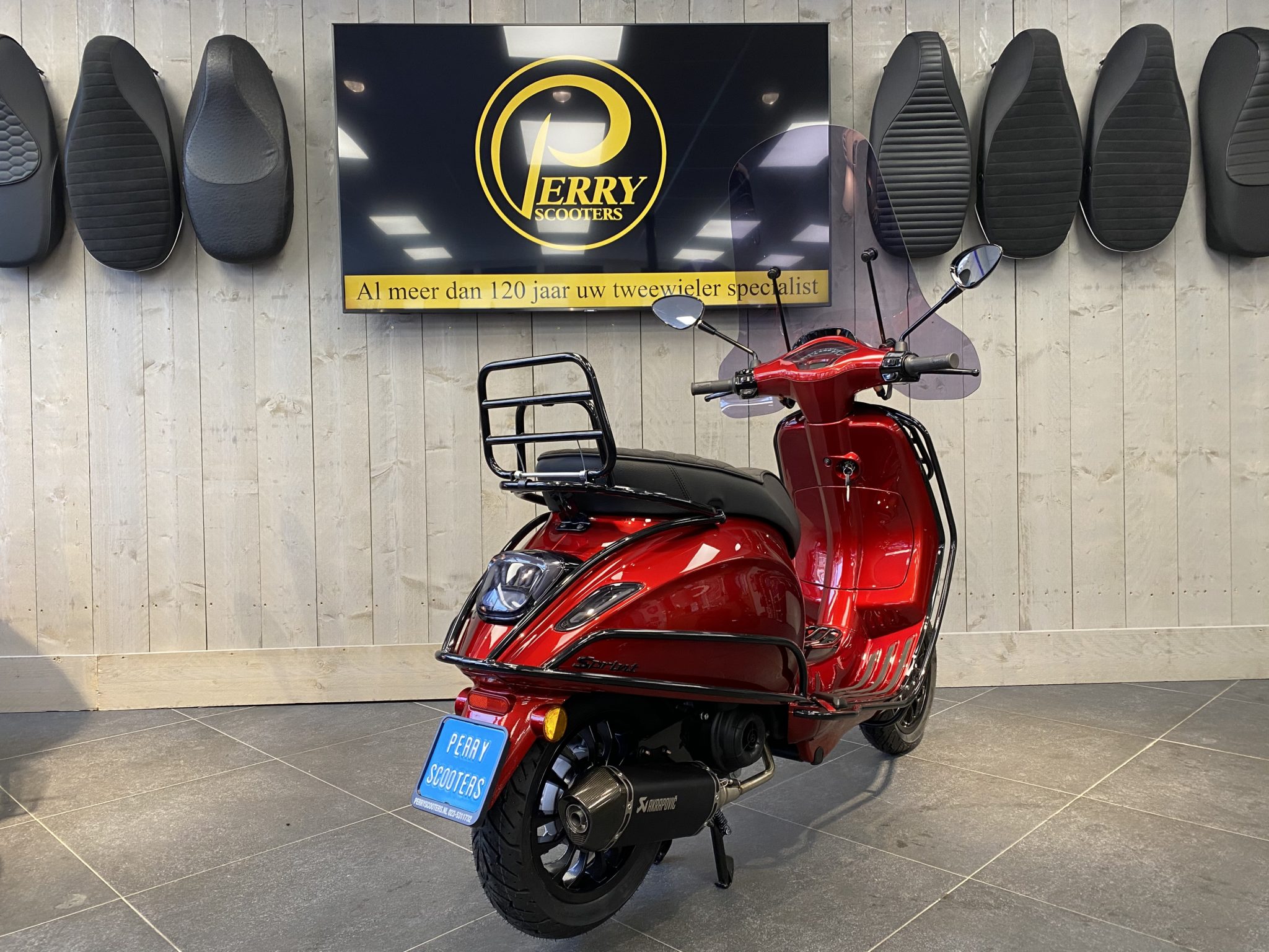 Vespa Sprint Specialpaint Candy Flame Red - Perry Scooters Haarlem