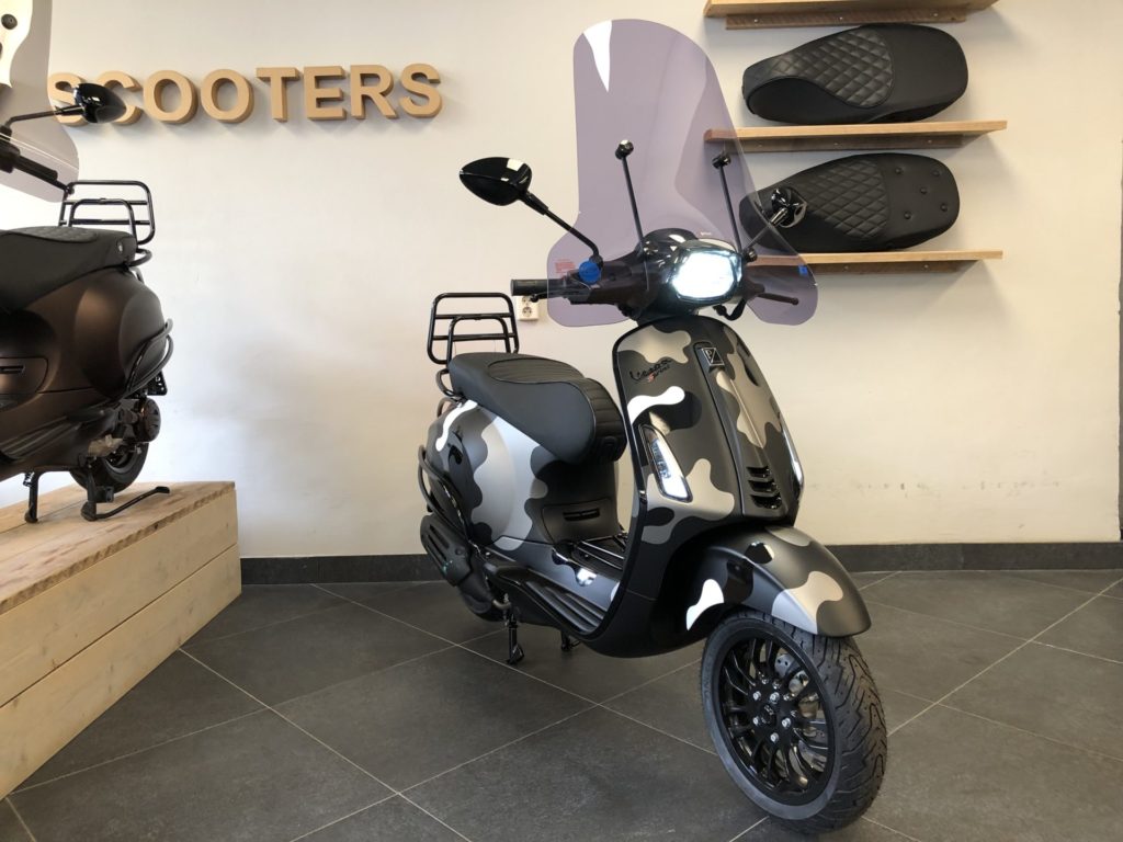 Vespa Sprint Camourflage Wrapping - Perry Scooters Haarlem