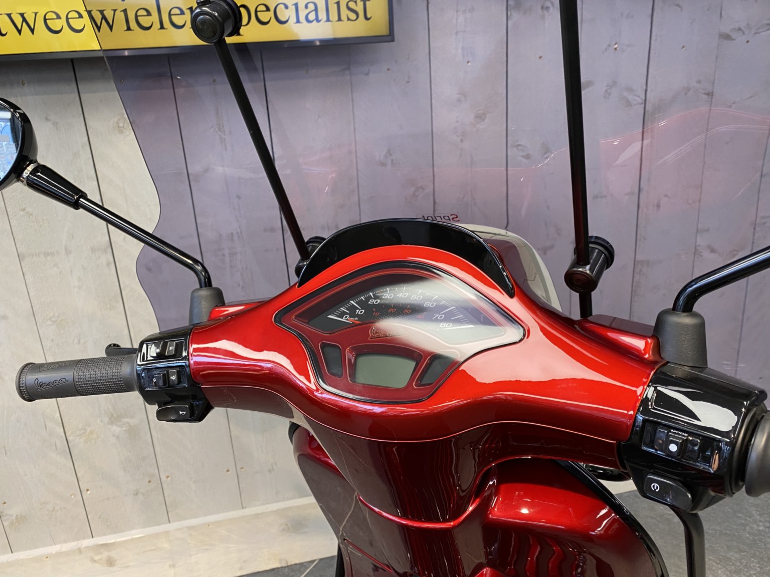 Vespa Sprint Specialpaint Candy Flame Red - Perry Scooters Haarlem