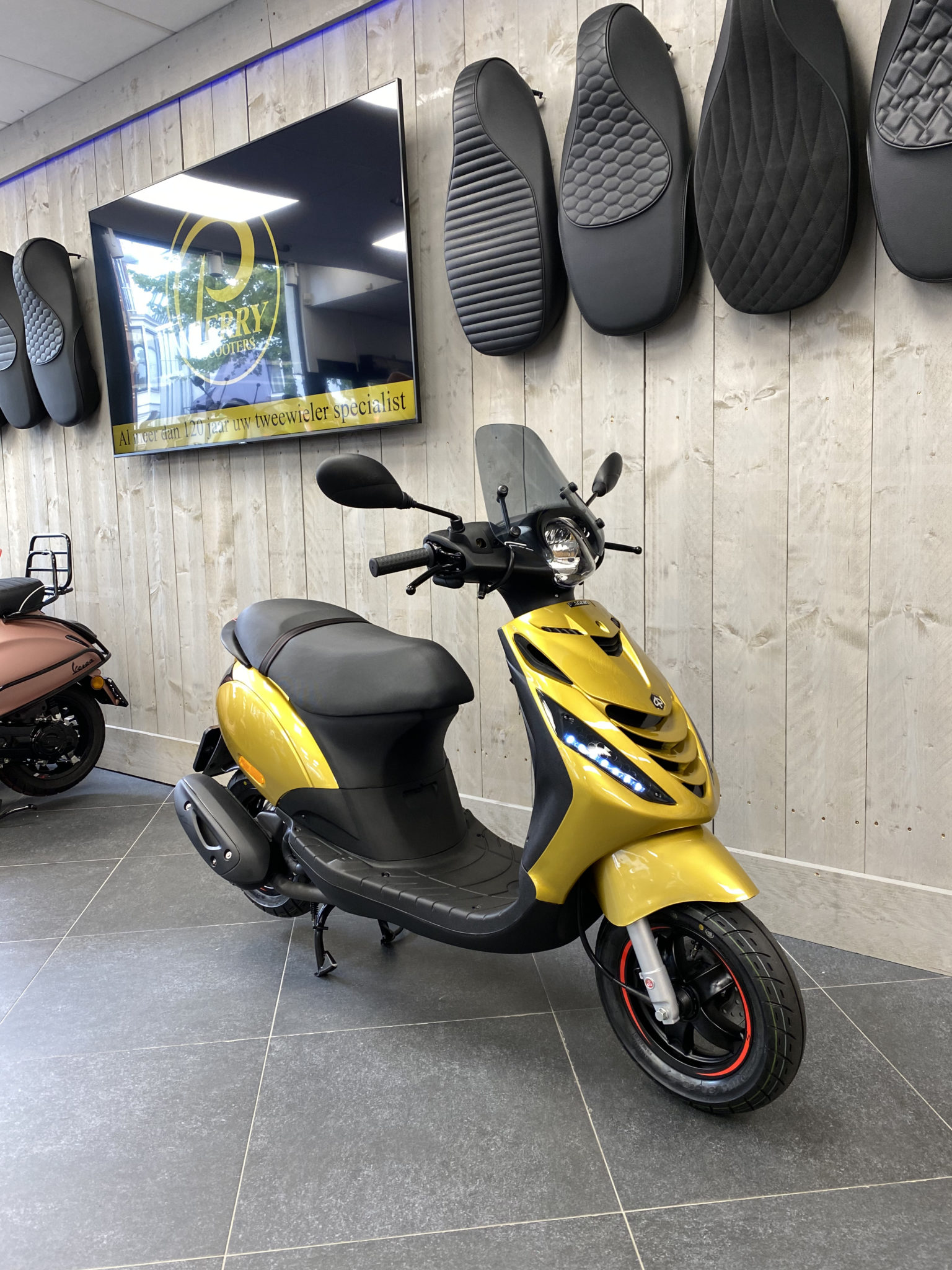 Piaggio Zip SP IGET 4T 3V Euro 5 Specialpaint Porsche Yellow - Perry ...