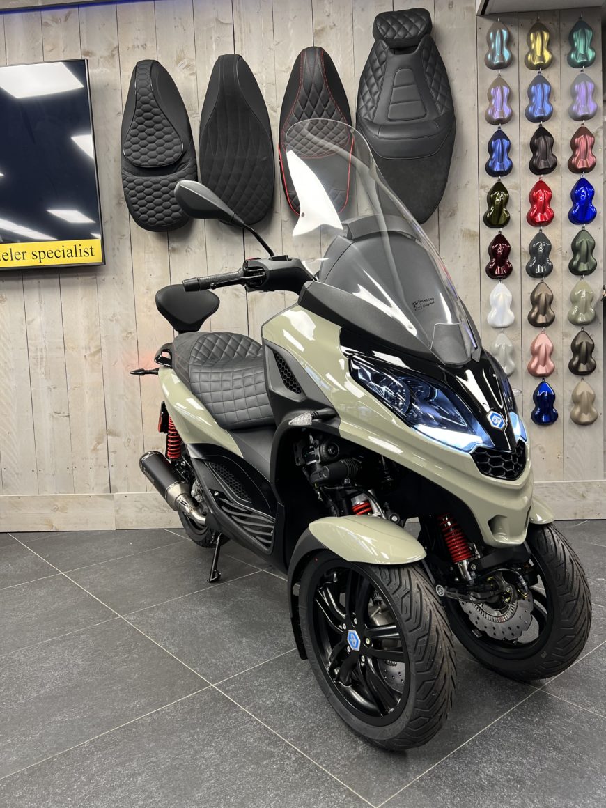 Piaggio MP3 300 HPE SPORT CUSTOMIZED SPECIALPAINT KHAKI GREEN EXCLUSIVE ...