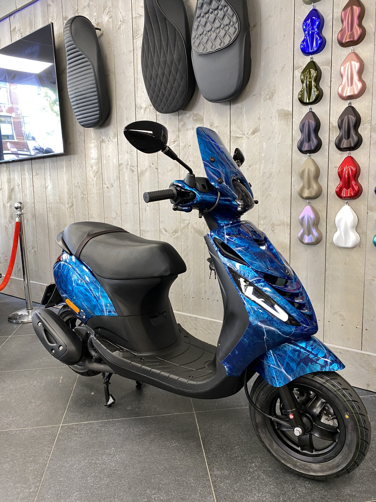 Piaggio Zip SP IGET 4T 3V Euro 5 Airbrush Special - Perry Scooters Haarlem