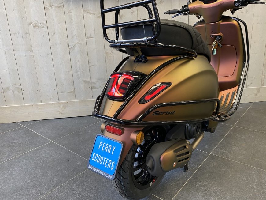 Vespa Sprint Specialpaint RED TO GOLD - Perry Scooters Haarlem